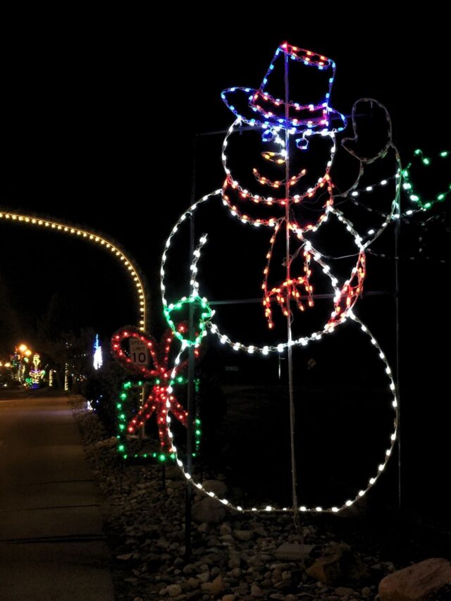 A Guide To Bronner's Christmas Wonderland: The World's Largest ...