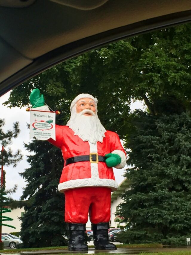 A Guide To Bronner's Christmas Wonderland: The World's Largest ...